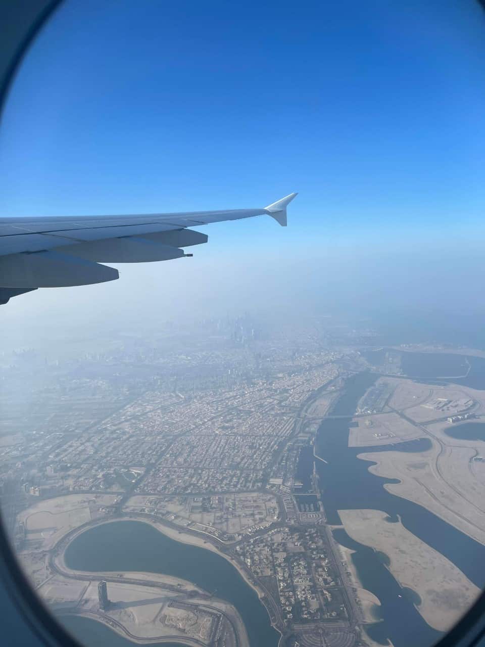 Do Emirates Provide Food: In-Flight Dining Options Explained