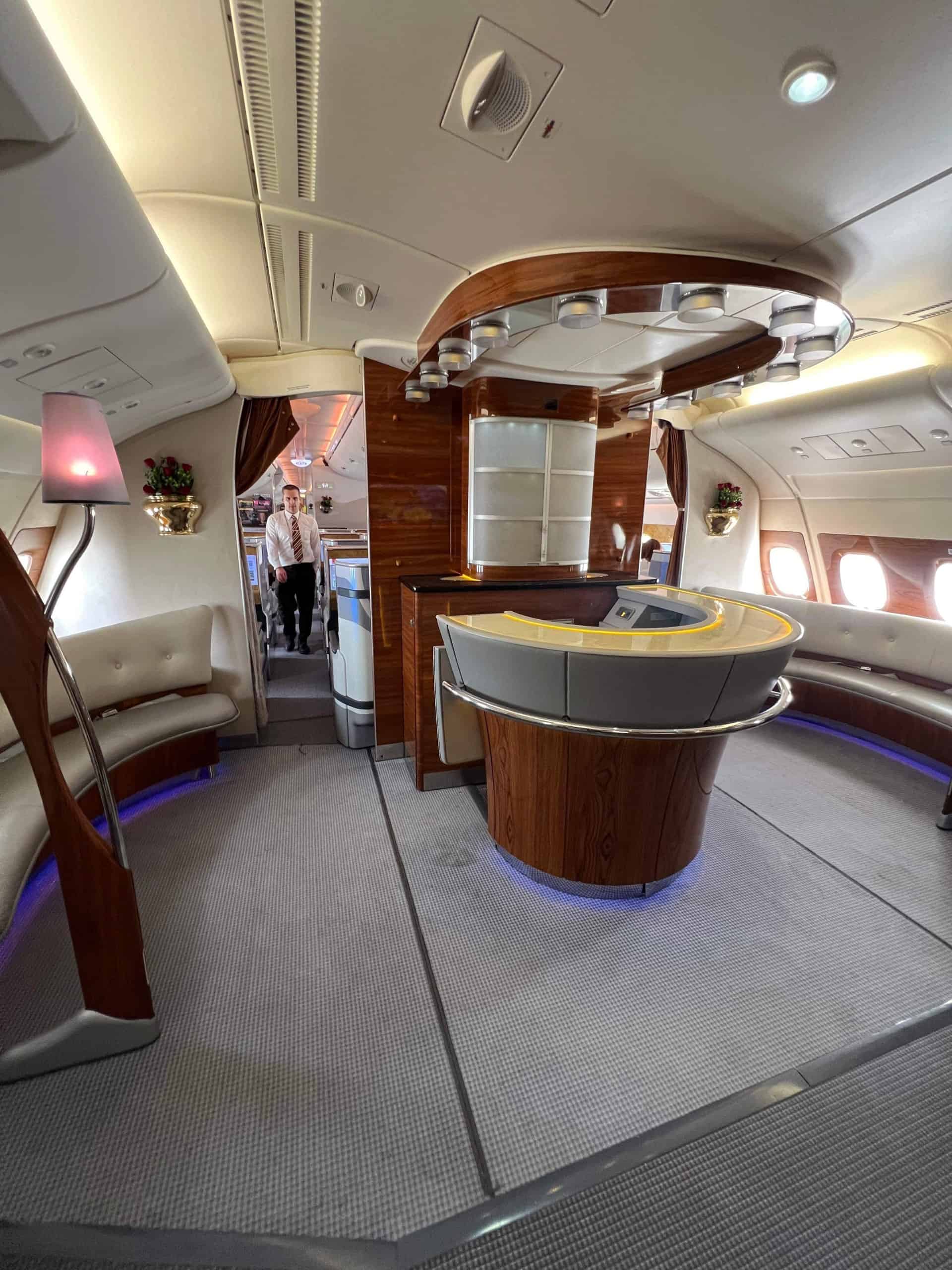 Do Emirates Prices Go Up and Down? An Insider's Guide