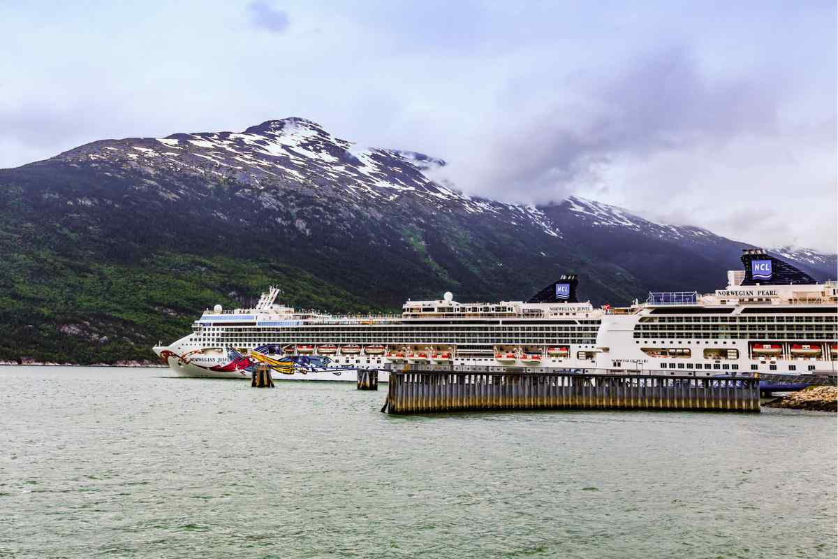 Best Jackets for Alaska Cruise In 2025 (Top 5 Picks)