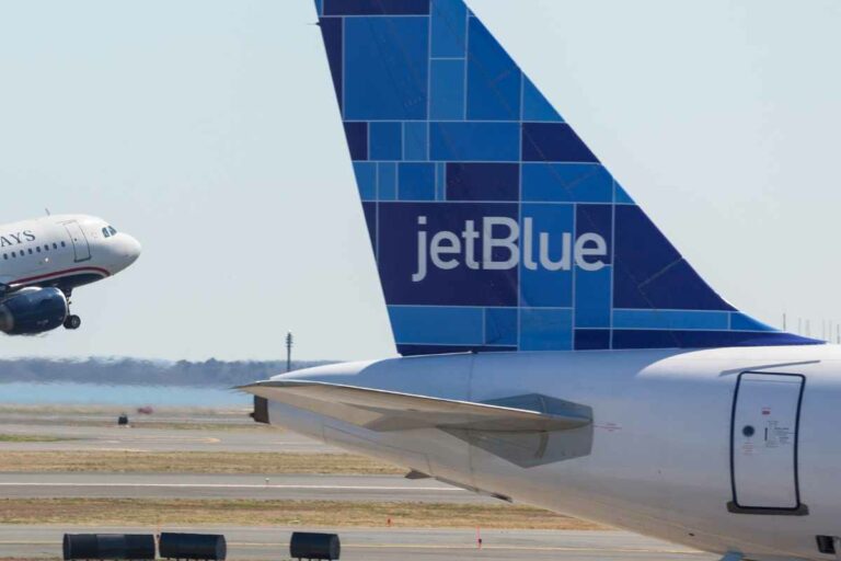Do Jet Blue Airlines Provide Headphones? Find Out Now!